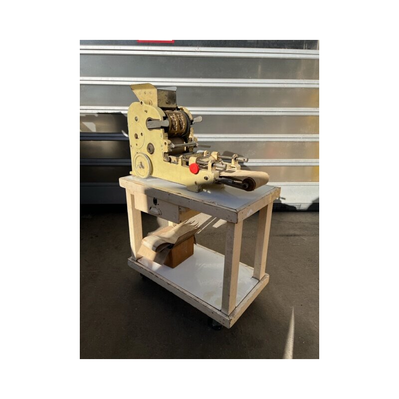 Gebäckformmaschine Tischgerät auf Rollwagen
